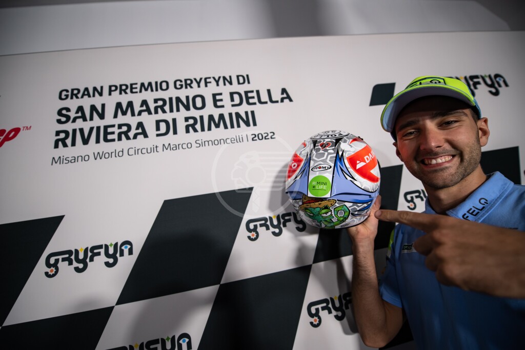 Il campione Matteo Ferrari abbraccia il progetto Rimini Life e ne ...