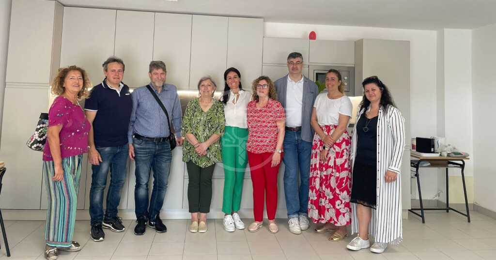 Ragazzi a scuola di cucina